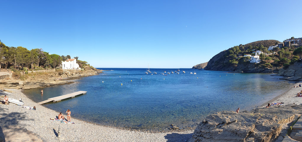 Playa de Sa Conca en Cadaqués - 2025 - Visita Costa Brava