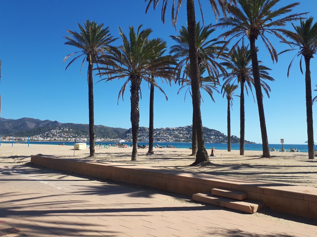 Santa Margarida beach in Roses - 2026 - Visit Costa Brava