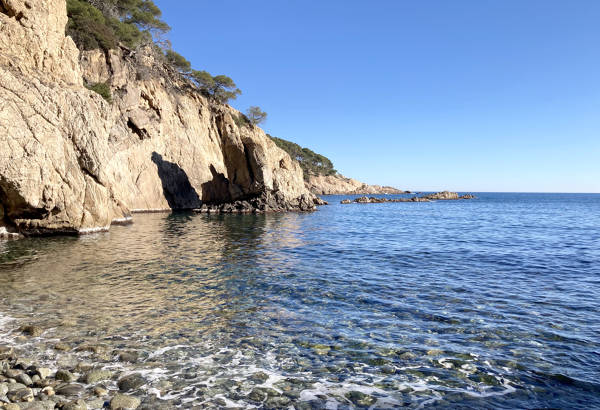Cala Pedrosa en Tamariu - 2026 - Visita Costa Brava